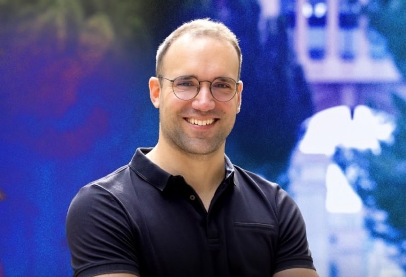 François Nicolas : Animateur Radio et Journaliste Sportif au Service de ...