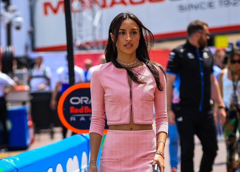 Alexandra Saint Mleux : Une Influenceuse, Artiste et Figure Montante du ...